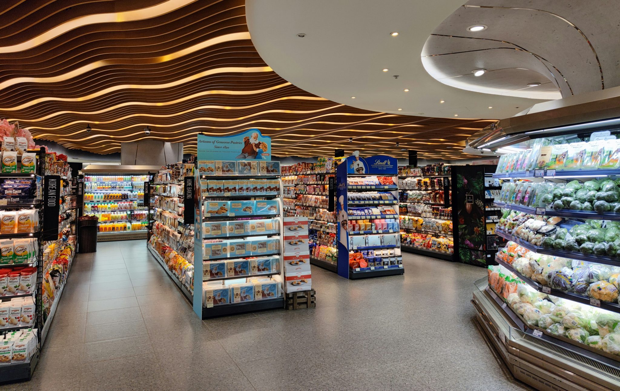 Retail Shelving Materials Compared: Metal Vs. Wood Vs. Glass - Onya ...
