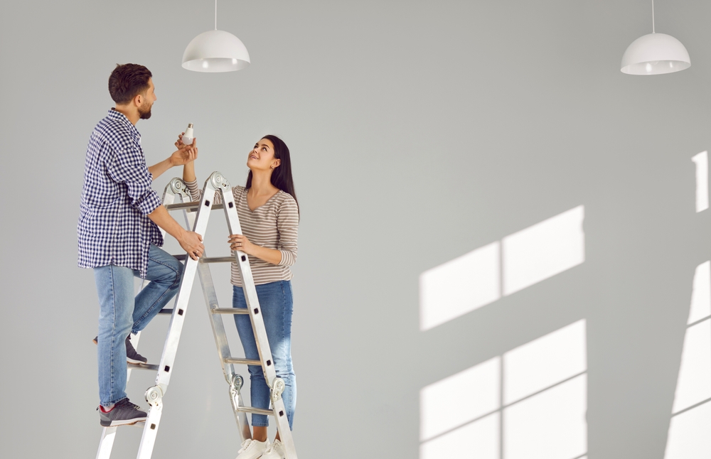 The Hidden Cost Of Staying On The Same Electricity Plan - Onya Magazine